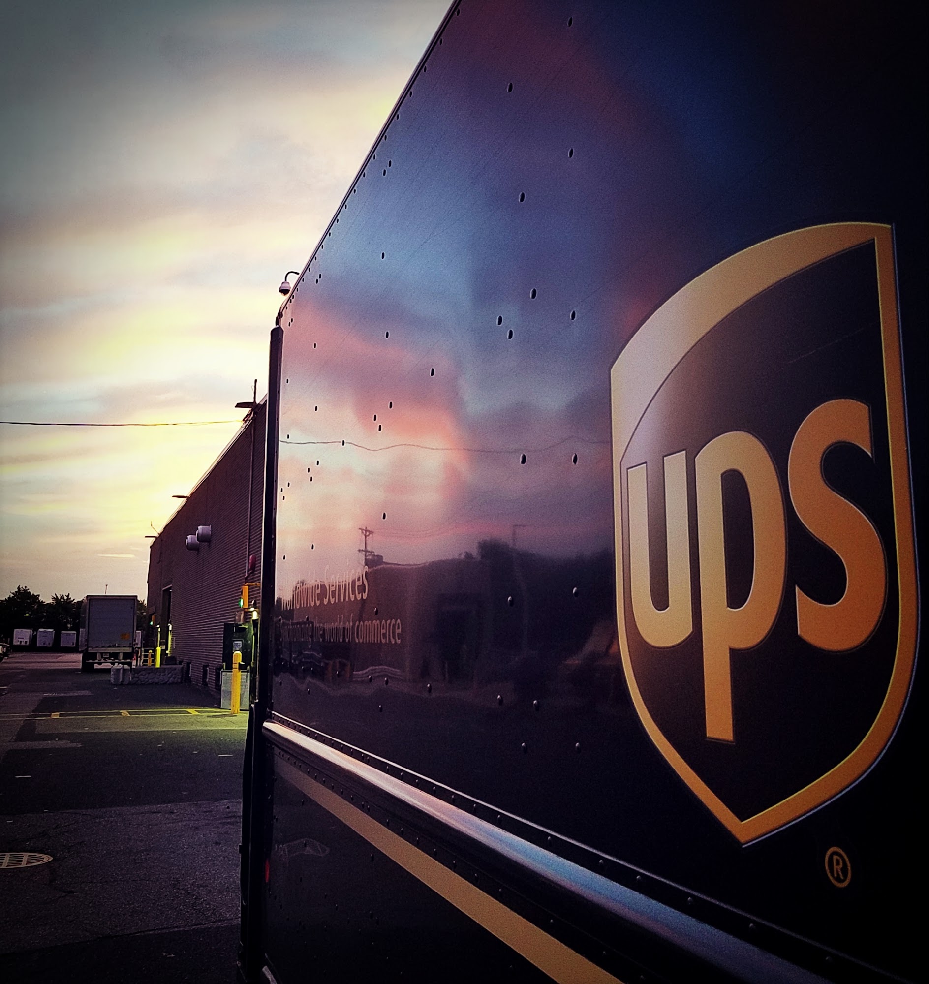 UPS CUSTOMER CENTER - 4001 Riverside Dr, Edison NJ - Hours, Directions ...