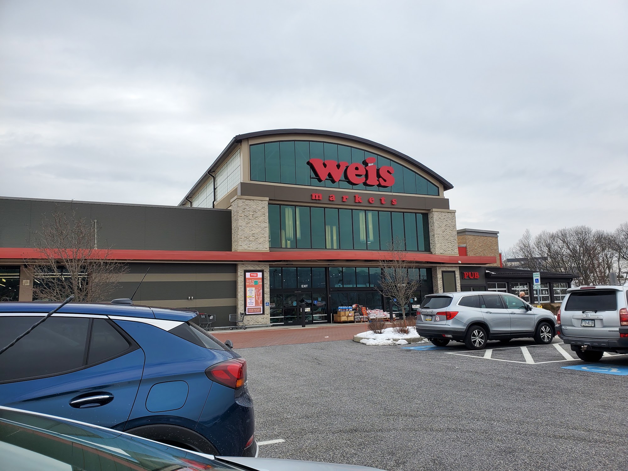 WEIS MARKETS FLAGSHIP STORE - 4525 Valley Rd, Enola PA - Hours ...