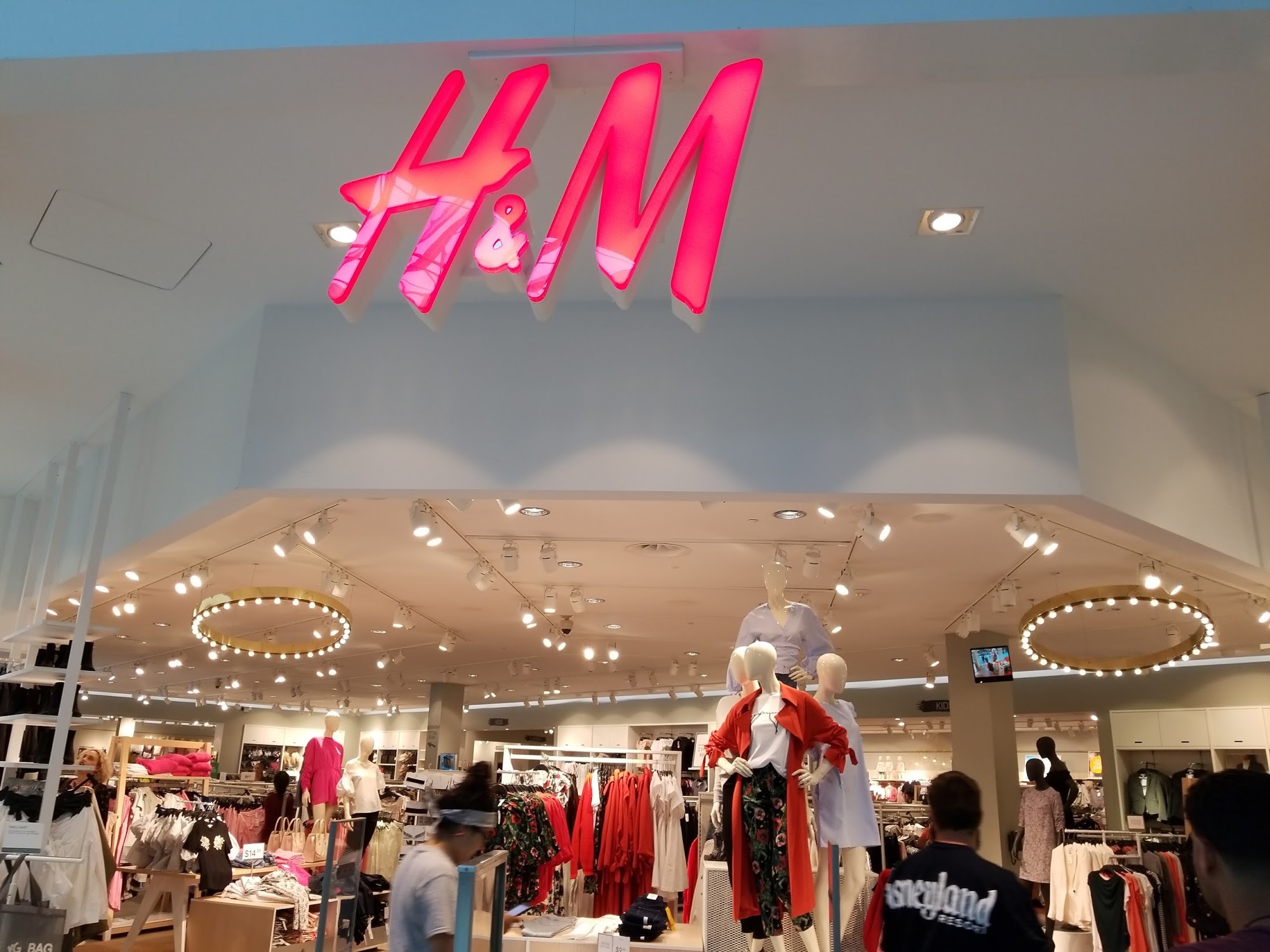 THE OUTLET COLLECTION SEATTLE - Auburn WA - Hours, Directions, Reviews ...
